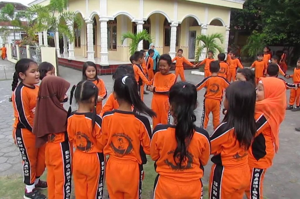 Sepuluh Permainan Tradisional yang Bikin Kangen Masa Kecil | Solo Event