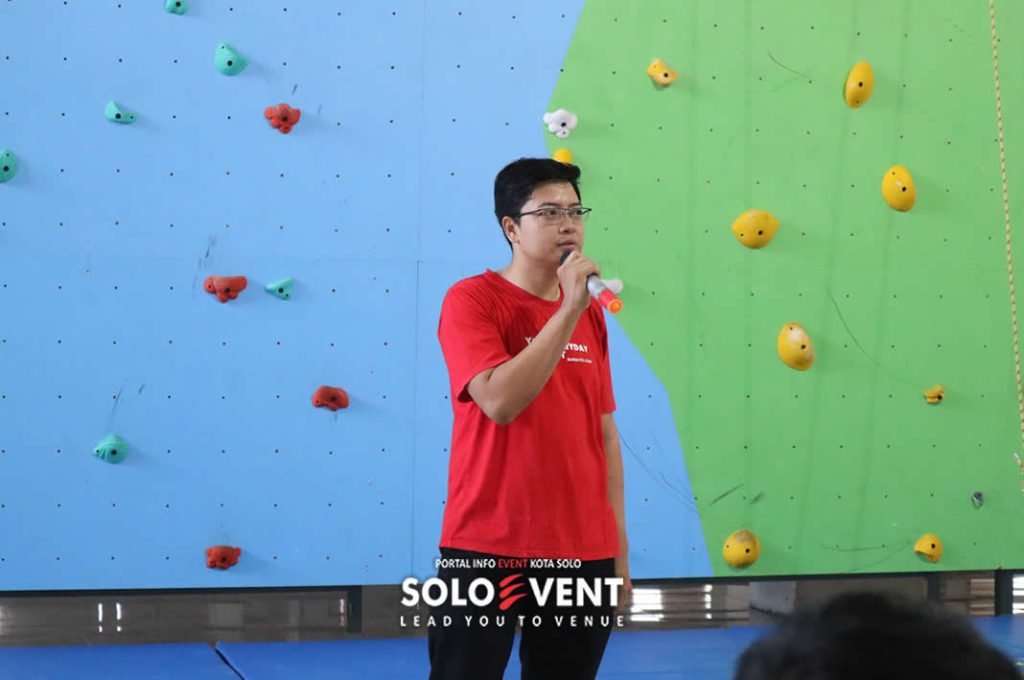 Indoor Wall Climbing Pertama di Solo Raya bertempat di Hartono Trade ...